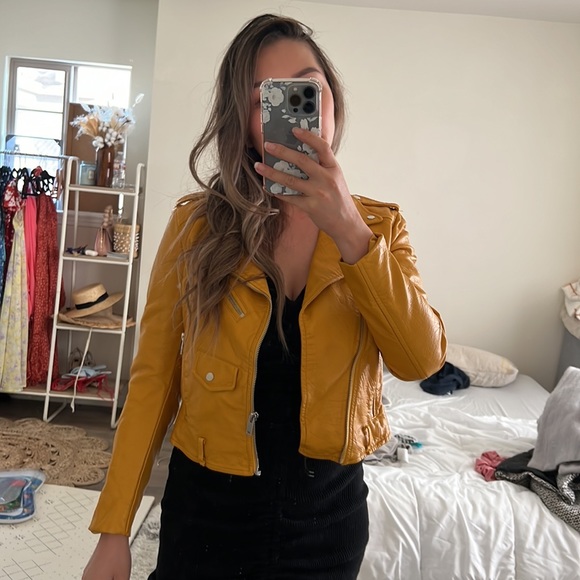 Jackets & Coats | Zara Cropped Yellow Motorcycle Cropped Leather Jacket ...